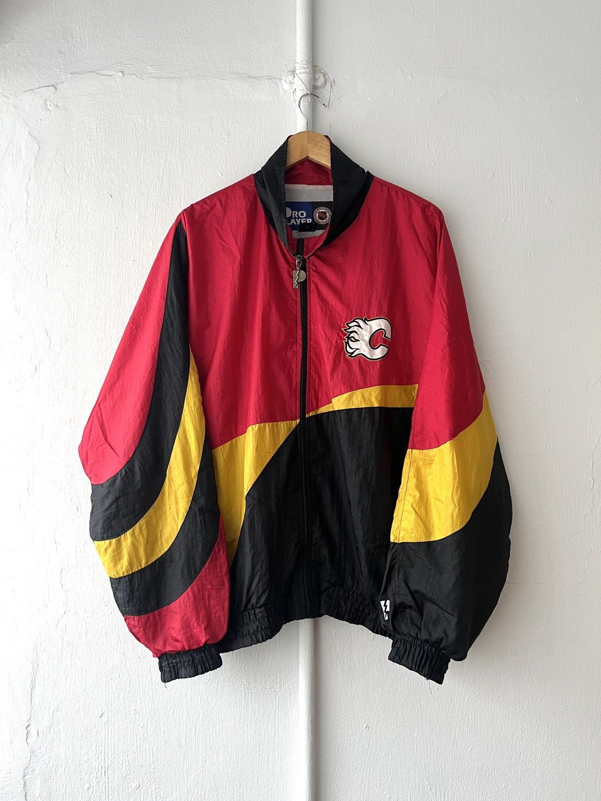 Vintage VINTAGE 90S CALGARY FLAMES PRO PLAYER NHL WINDBREAKER JACKET ...